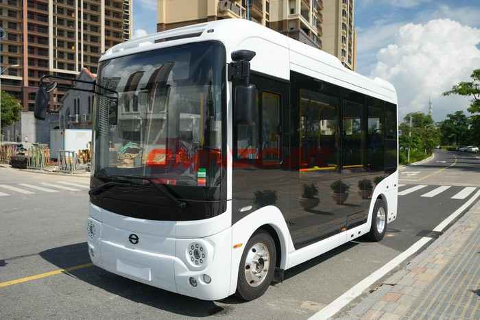 Minibus électrique urbain 22-28 passagers 12 assis 3 rabattables 9 ...